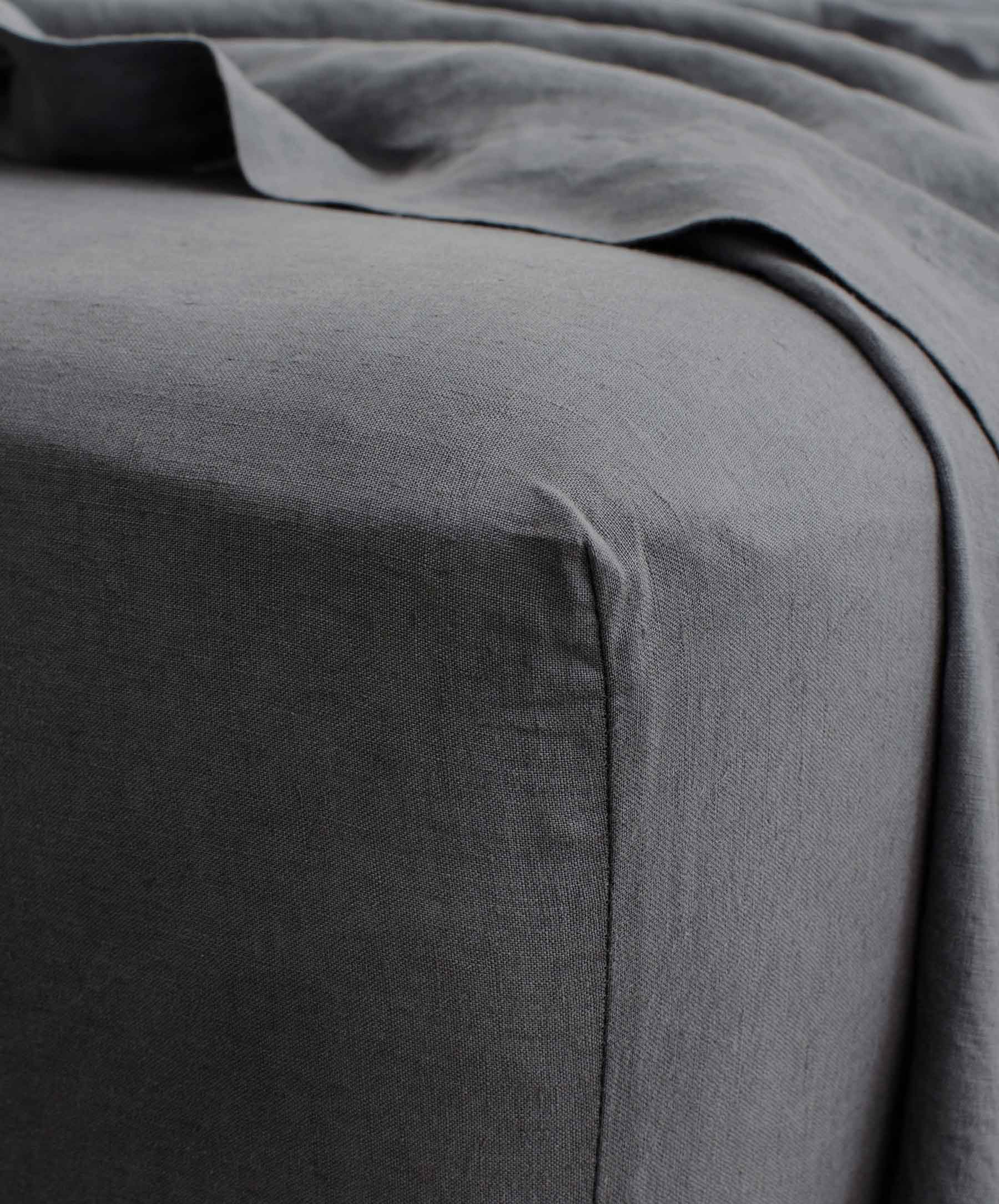 Linen Fitted Sheet - Slate | CULTIVER - USA