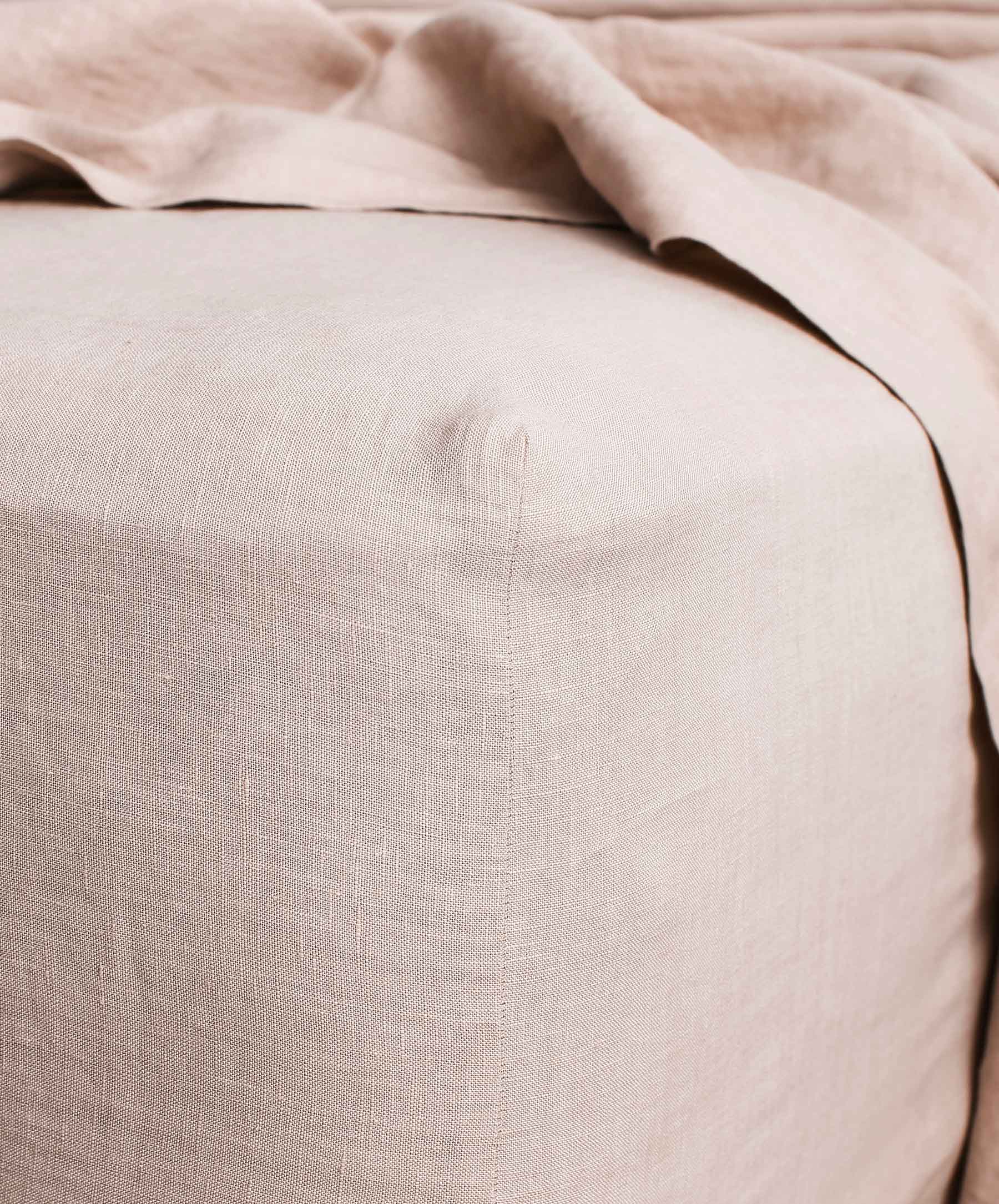 Linen Fitted Sheet - Blush | CULTIVER - USA