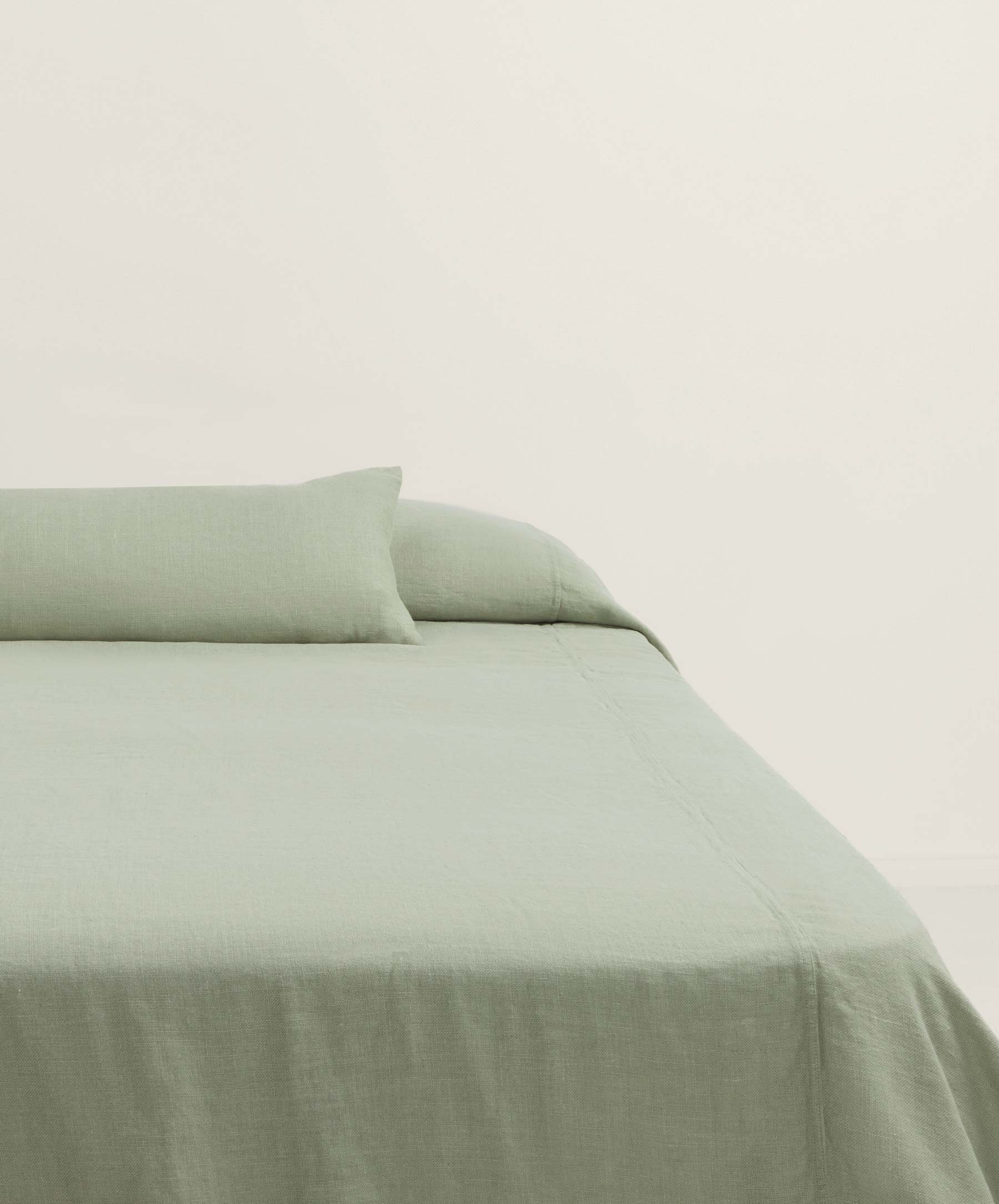 Repose Linen Bedcover - Artichoke | CULTIVER - USA